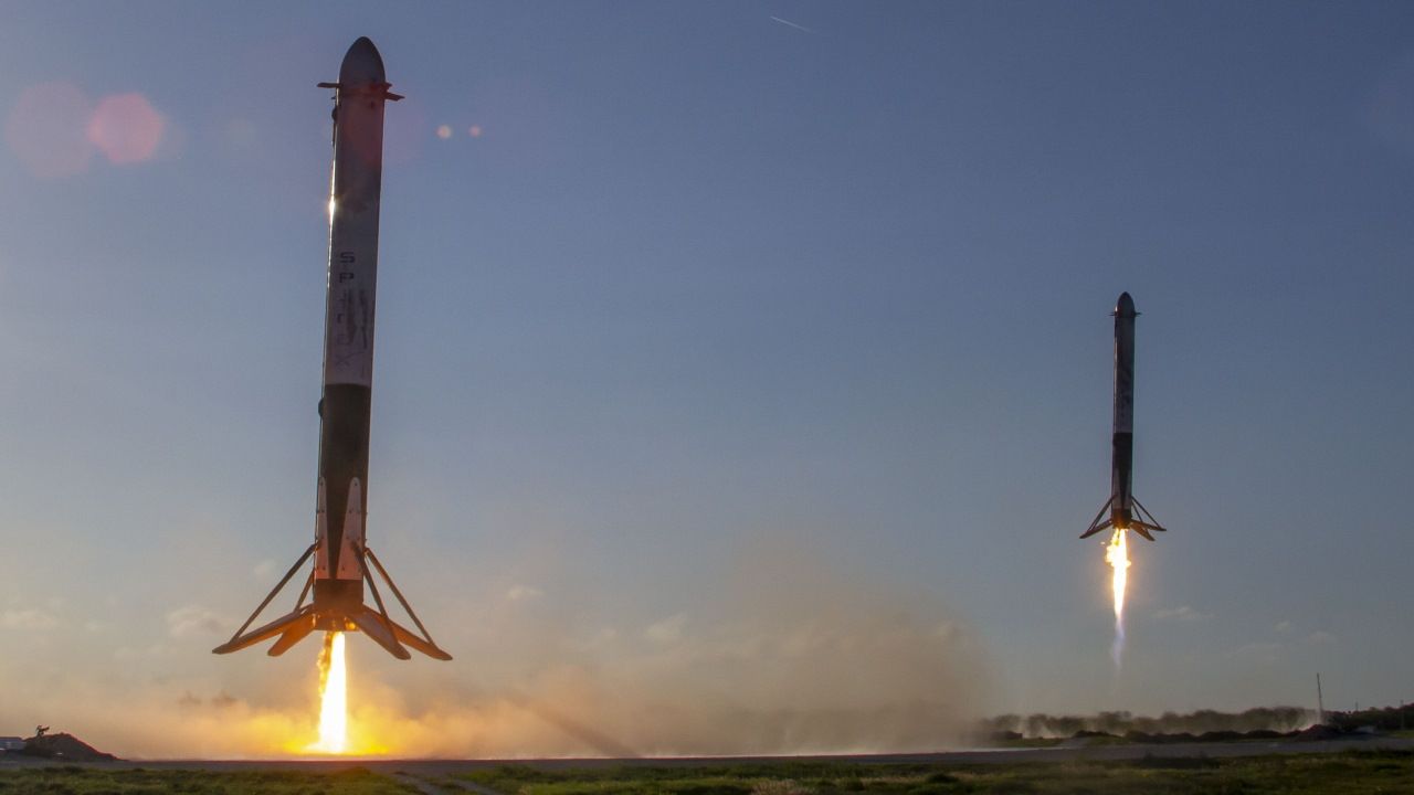 Raketa Falcon Heavy se po tříleté pauze vrací do služby | Stream