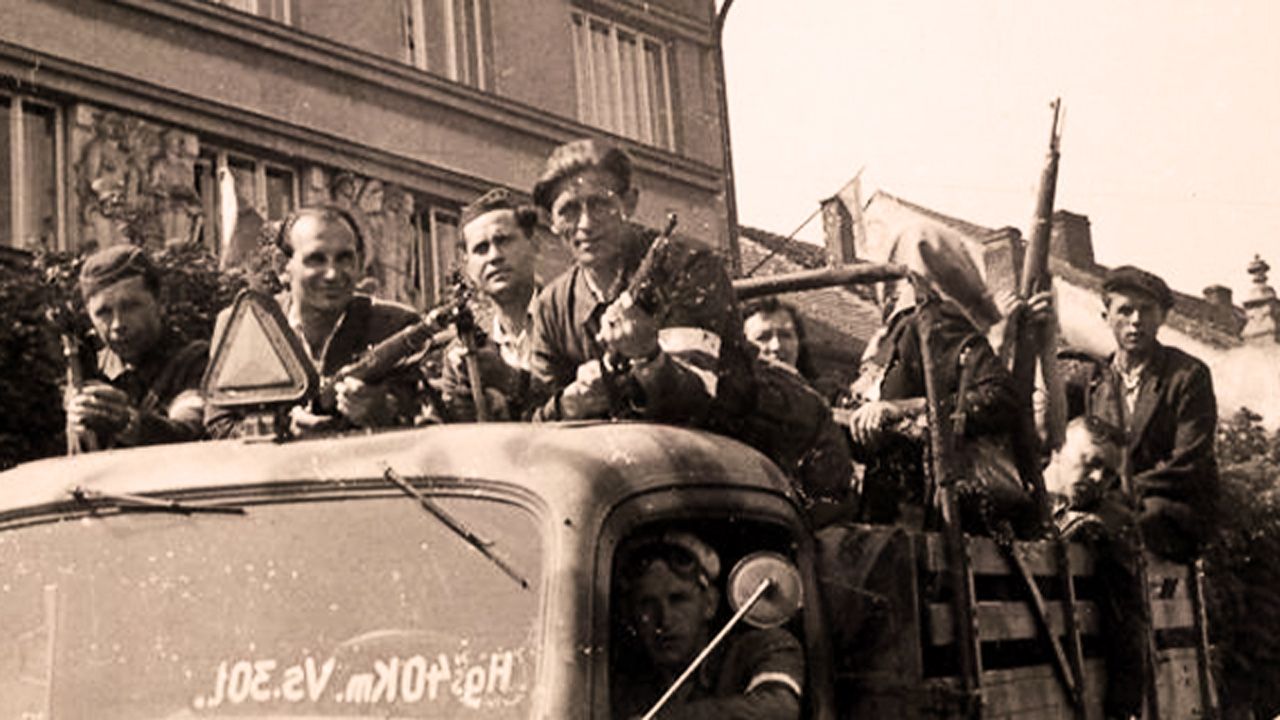 Zvěrstva páchaná revolučními gardami: vraždy, zneužívání a zohyzďování ...